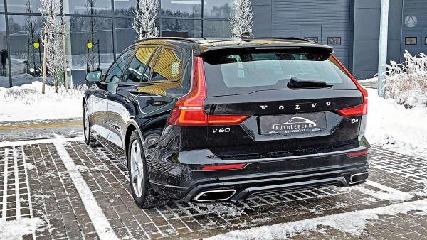 Melns Volvo V60 2022 Viļņa, ar dzinēja tilpumu 1.97 L un nobraukumu 210 tūkst. km par 17990 €, foto 4 vietnē AUTOMOTO.COM.LV