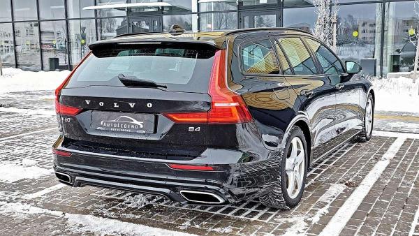 Melns Volvo V60 2022 Viļņa, ar dzinēja tilpumu 1.97 L un nobraukumu 210 tūkst. km par 17990 €, foto 5 vietnē AUTOMOTO.COM.LV