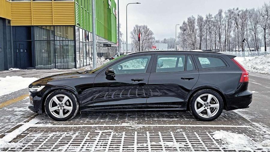 Black Volvo V60 2022 in Vilnius, with an engine capacity of 1.97 L and mileage of 210 thousand km for 17990 €, photo 8 on AUTOMOTO.COM.LV