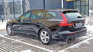 Black Volvo V60 2022 in Vilnius, with an engine capacity of 1.97 L and mileage of 210 thousand km for 17990 €, photo 12 on AUTOMOTO.COM.LV