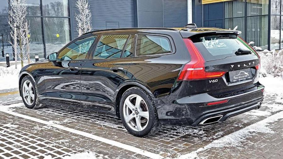 Black Volvo V60 2022 in Vilnius, with an engine capacity of 1.97 L and mileage of 210 thousand km for 17990 €, photo 12 on AUTOMOTO.COM.LV