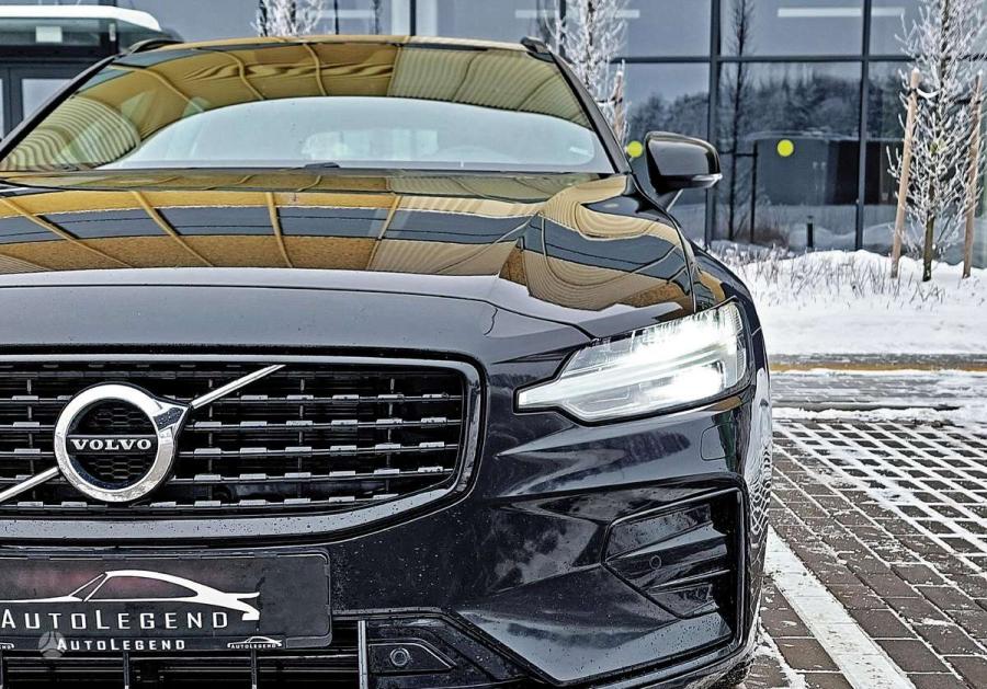 Black Volvo V60 2022 in Vilnius, with an engine capacity of 1.97 L and mileage of 210 thousand km for 17990 €, photo 40 on AUTOMOTO.COM.LV