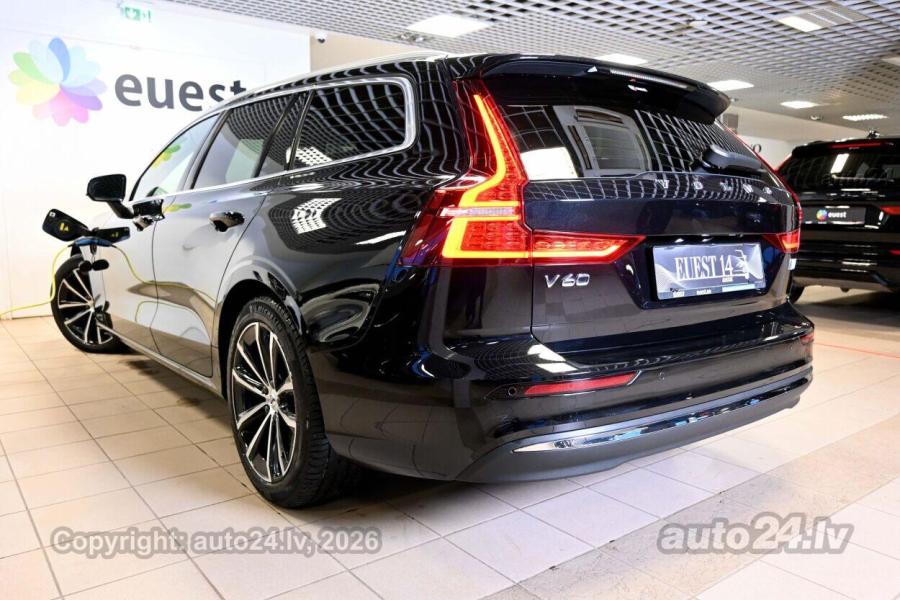 Melns Volvo V60 2022 Tallina, ar dzinēja tilpumu 2.00 L un nobraukumu 137 tūkst. km par 32880 €, foto 3 vietnē AUTOMOTO.COM.LV