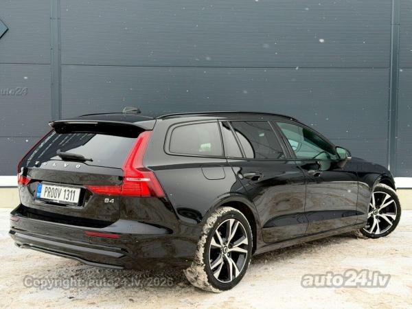 Melns Volvo V60 2022 Tallina, ar dzinēja tilpumu 2.00 L un nobraukumu 125 tūkst. km par 25499 €, foto 4 vietnē AUTOMOTO.COM.LV