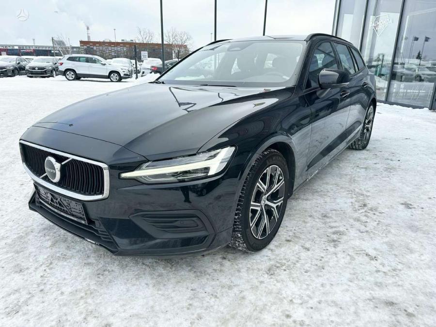 Black Volvo V60 2022 in Kaunas, with an engine capacity of 1.97 L and mileage of 174 thousand km for 16500 €, photo 1 on AUTOMOTO.COM.LV