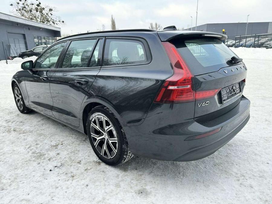 Black Volvo V60 2022 in Kaunas, with an engine capacity of 1.97 L and mileage of 174 thousand km for 16500 €, photo 5 on AUTOMOTO.COM.LV
