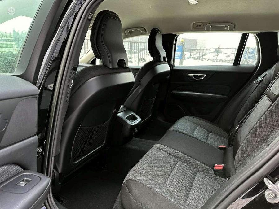 Black Volvo V60 2022 in Kaunas, with an engine capacity of 1.97 L and mileage of 174 thousand km for 16500 €, photo 16 on AUTOMOTO.COM.LV