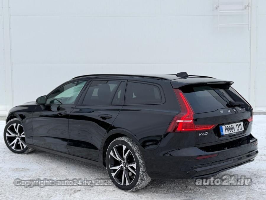 Black Volvo V60 2022 in Tallinn, with an engine capacity of 2.00 L and mileage of 125 thousand km for 25499 €, photo 3 on AUTOMOTO.COM.LV