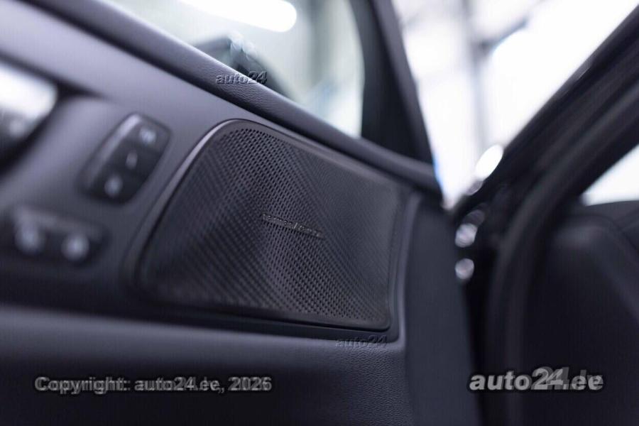 Black Volvo V60 2022 in Tallinn, with an engine capacity of 2.00 L and mileage of 125 thousand km for 25499 €, photo 16 on AUTOMOTO.COM.LV