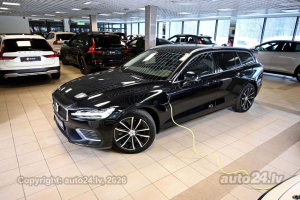 Black Volvo V60 2022 in Tallinn, with an engine capacity of 2.00 L and mileage of 111 thousand km for 33890 €, photo 6 on AUTOMOTO.COM.LV