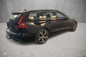 Black Volvo V60 2022 in Vilnius, with an engine capacity of 1.97 L and mileage of 253 thousand km for 13500 €, photo 4 on AUTOMOTO.COM.LV