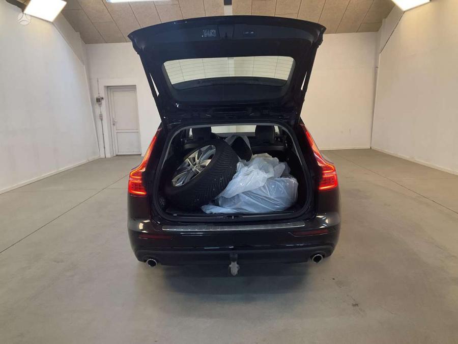 Black Volvo V60 2022 in Vilnius, with an engine capacity of 1.97 L and mileage of 253 thousand km for 13500 €, photo 16 on AUTOMOTO.COM.LV