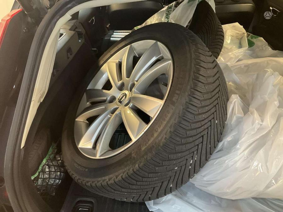 Black Volvo V60 2022 in Vilnius, with an engine capacity of 1.97 L and mileage of 253 thousand km for 13500 €, photo 17 on AUTOMOTO.COM.LV