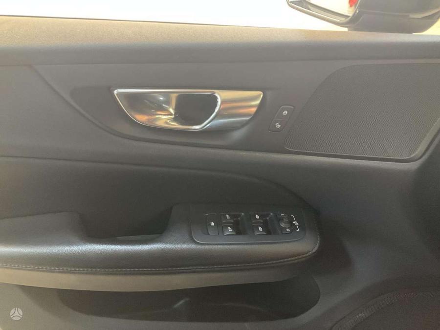 Black Volvo V60 2022 in Vilnius, with an engine capacity of 1.97 L and mileage of 253 thousand km for 13500 €, photo 21 on AUTOMOTO.COM.LV