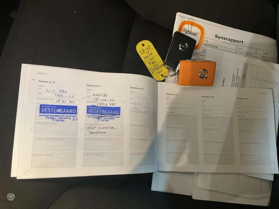Black Volvo V60 2022 in Vilnius, with an engine capacity of 1.97 L and mileage of 253 thousand km for 13500 €, photo 26 on AUTOMOTO.COM.LV