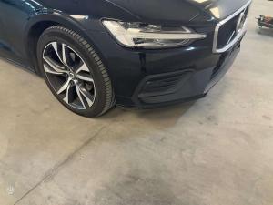 Black Volvo V60 2022 in Vilnius, with an engine capacity of 1.97 L and mileage of 253 thousand km for 13500 €, photo 27 on AUTOMOTO.COM.LV