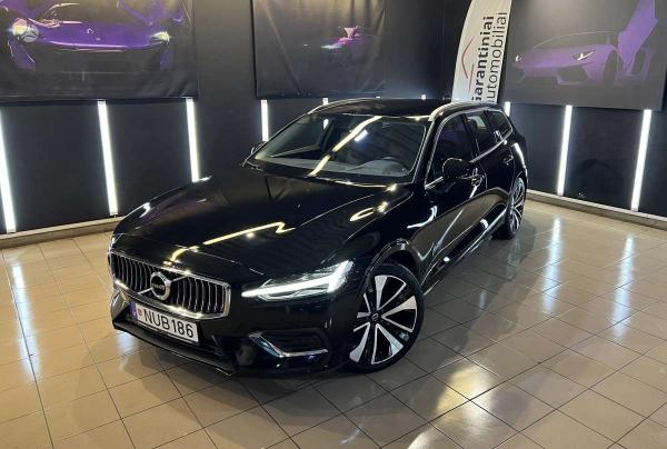 Melns Volvo V60 2022 Viļņa, ar dzinēja tilpumu 2.00 L un nobraukumu 170 tūkst. km par 18950 €, foto  vietnē AUTOMOTO.COM.LV