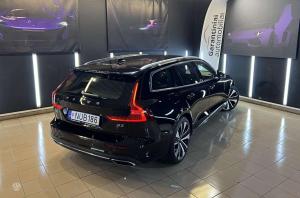 Melns Volvo V60 2022 Viļņa, ar dzinēja tilpumu 2.00 L un nobraukumu 170 tūkst. km par 18950 €, foto 3 vietnē AUTOMOTO.COM.LV