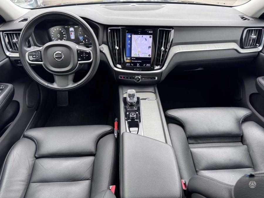 Melns Volvo V60 2022 Viļņa, ar dzinēja tilpumu 2.00 L un nobraukumu 170 tūkst. km par 18950 €, foto 6 vietnē AUTOMOTO.COM.LV