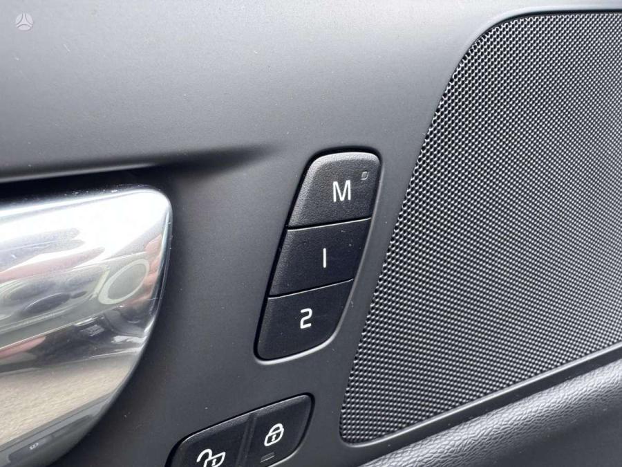 Melns Volvo V60 2022 Viļņa, ar dzinēja tilpumu 2.00 L un nobraukumu 170 tūkst. km par 18950 €, foto 9 vietnē AUTOMOTO.COM.LV