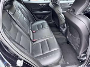 Melns Volvo V60 2022 Viļņa, ar dzinēja tilpumu 2.00 L un nobraukumu 170 tūkst. km par 18950 €, foto 10 vietnē AUTOMOTO.COM.LV