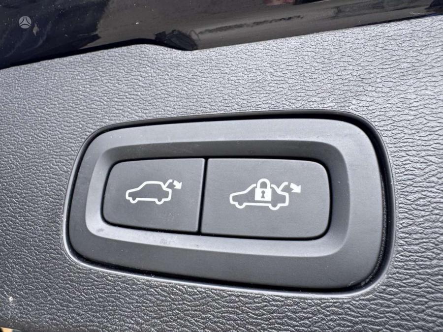 Melns Volvo V60 2022 Viļņa, ar dzinēja tilpumu 2.00 L un nobraukumu 170 tūkst. km par 18950 €, foto 12 vietnē AUTOMOTO.COM.LV