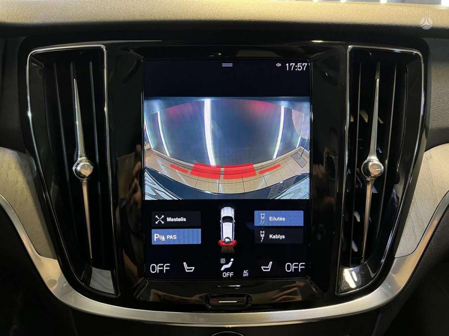 Melns Volvo V60 2022 Viļņa, ar dzinēja tilpumu 2.00 L un nobraukumu 170 tūkst. km par 18950 €, foto 23 vietnē AUTOMOTO.COM.LV
