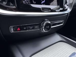 Melns Volvo V60 2022 Viļņa, ar dzinēja tilpumu 2.00 L un nobraukumu 170 tūkst. km par 18950 €, foto 25 vietnē AUTOMOTO.COM.LV