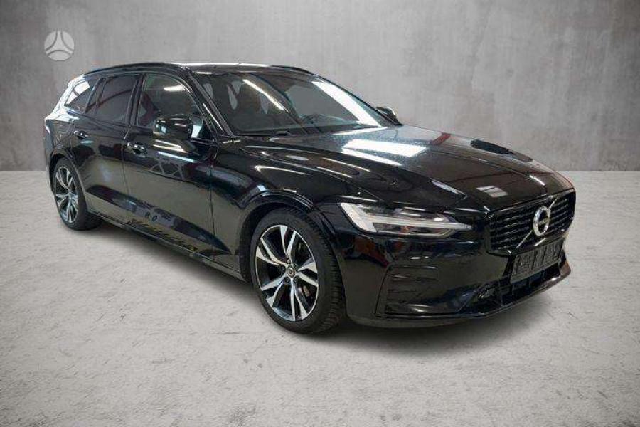 Black Volvo V60 2022 in Vilnius, with an engine capacity of 1.97 L and mileage of 217 thousand km for 16990 €, photo 3 on AUTOMOTO.COM.LV