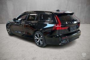 Black Volvo V60 2022 in Vilnius, with an engine capacity of 1.97 L and mileage of 217 thousand km for 16990 €, photo 4 on AUTOMOTO.COM.LV