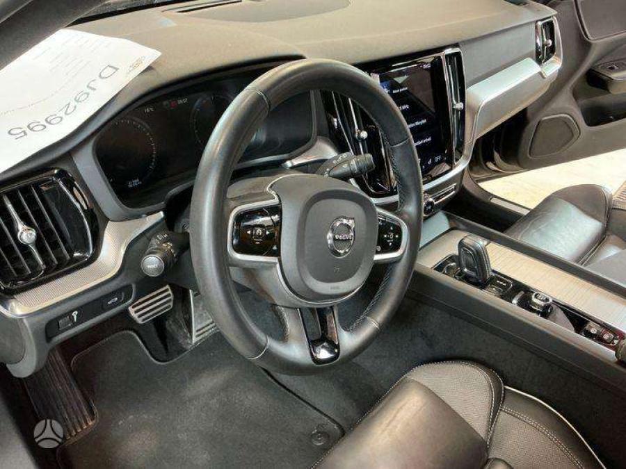 Black Volvo V60 2022 in Vilnius, with an engine capacity of 1.97 L and mileage of 217 thousand km for 16990 €, photo 6 on AUTOMOTO.COM.LV