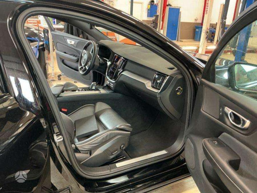 Black Volvo V60 2022 in Vilnius, with an engine capacity of 1.97 L and mileage of 217 thousand km for 16990 €, photo 9 on AUTOMOTO.COM.LV