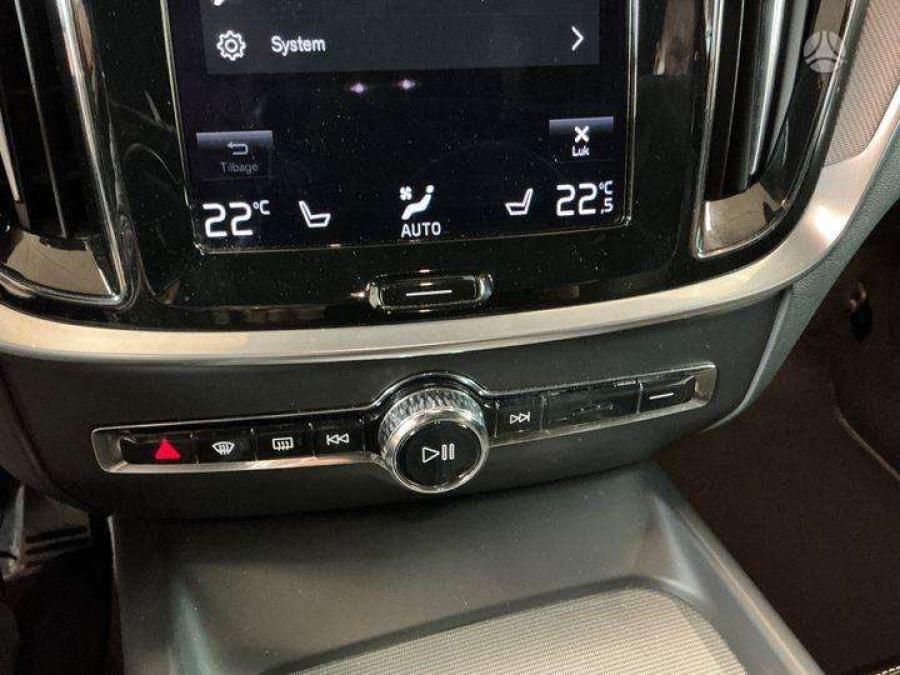 Black Volvo V60 2022 in Vilnius, with an engine capacity of 1.97 L and mileage of 217 thousand km for 16990 €, photo 12 on AUTOMOTO.COM.LV