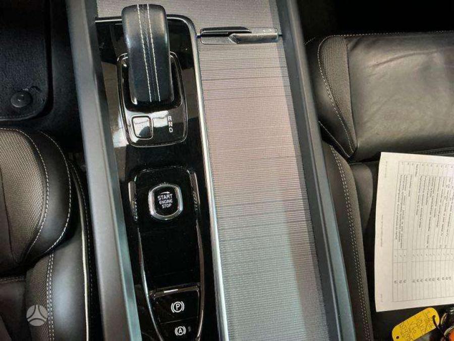 Black Volvo V60 2022 in Vilnius, with an engine capacity of 1.97 L and mileage of 217 thousand km for 16990 €, photo 14 on AUTOMOTO.COM.LV