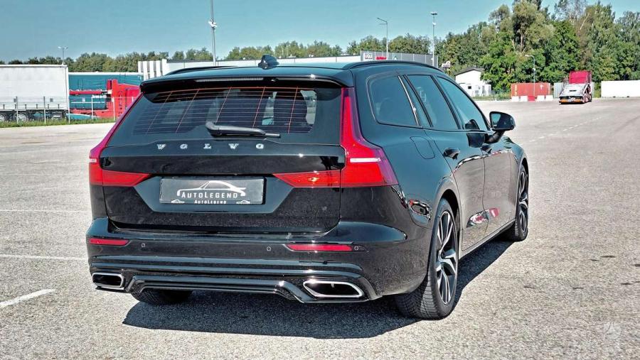 Melns Volvo V60 2022 Viļņa, ar dzinēja tilpumu 1.97 L un nobraukumu 217 tūkst. km par 16990 €, foto 4 vietnē AUTOMOTO.COM.LV