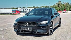 Melns Volvo V60 2022 Viļņa, ar dzinēja tilpumu 1.97 L un nobraukumu 217 tūkst. km par 16990 €, foto 5 vietnē AUTOMOTO.COM.LV