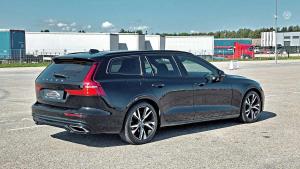 Melns Volvo V60 2022 Viļņa, ar dzinēja tilpumu 1.97 L un nobraukumu 217 tūkst. km par 16990 €, foto 6 vietnē AUTOMOTO.COM.LV