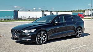 Melns Volvo V60 2022 Viļņa, ar dzinēja tilpumu 1.97 L un nobraukumu 217 tūkst. km par 16990 €, foto 10 vietnē AUTOMOTO.COM.LV