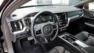 Melns Volvo V60 2022 Viļņa, ar dzinēja tilpumu 1.97 L un nobraukumu 217 tūkst. km par 16990 €, foto 25 vietnē AUTOMOTO.COM.LV