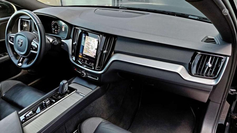 Melns Volvo V60 2022 Viļņa, ar dzinēja tilpumu 1.97 L un nobraukumu 217 tūkst. km par 16990 €, foto 26 vietnē AUTOMOTO.COM.LV