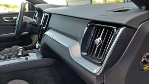 Melns Volvo V60 2022 Viļņa, ar dzinēja tilpumu 1.97 L un nobraukumu 217 tūkst. km par 16990 €, foto 28 vietnē AUTOMOTO.COM.LV