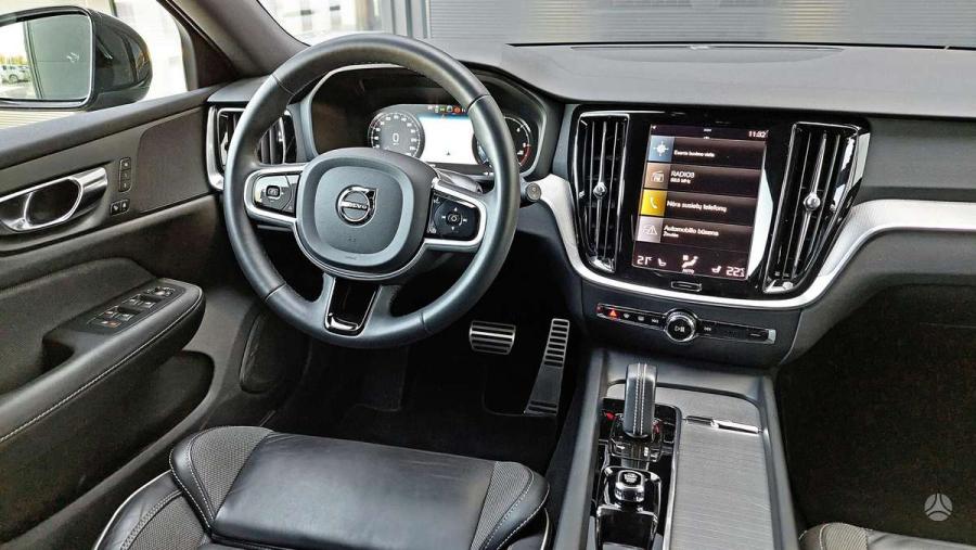 Melns Volvo V60 2022 Viļņa, ar dzinēja tilpumu 1.97 L un nobraukumu 217 tūkst. km par 16990 €, foto 32 vietnē AUTOMOTO.COM.LV