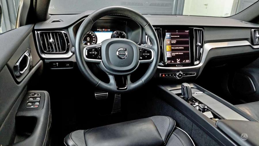 Melns Volvo V60 2022 Viļņa, ar dzinēja tilpumu 1.97 L un nobraukumu 217 tūkst. km par 16990 €, foto 33 vietnē AUTOMOTO.COM.LV