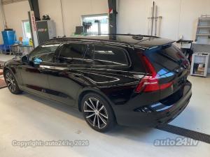Black Volvo V60 2022 in Tartu, with an engine capacity of 2.00 L and mileage of 207 thousand km for 21900 €, photo 4 on AUTOMOTO.COM.LV