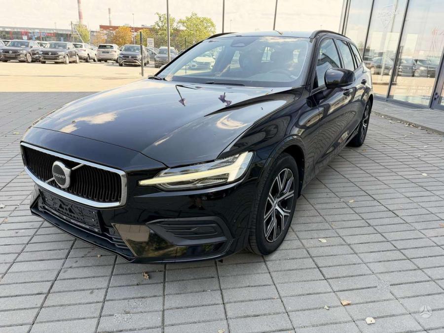 Black Volvo V60 2022 in Kaunas, with an engine capacity of 1.97 L and mileage of 195 thousand km for 16900 €, photo 1 on AUTOMOTO.COM.LV