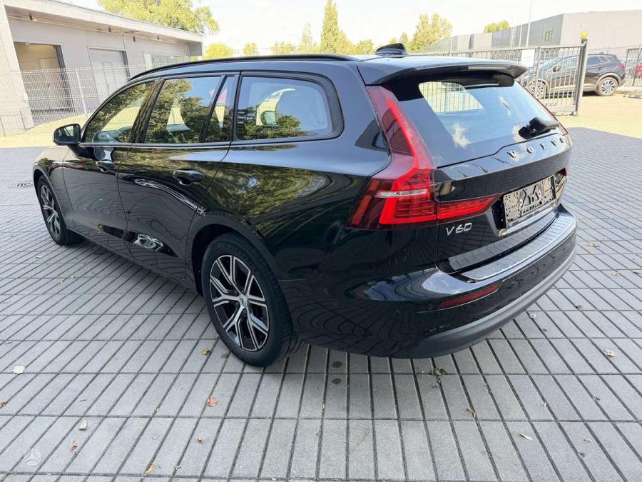 Black Volvo V60 2022 in Kaunas, with an engine capacity of 1.97 L and mileage of 195 thousand km for 16900 €, photo 4 on AUTOMOTO.COM.LV
