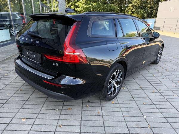 Black Volvo V60 2022 in Kaunas, with an engine capacity of 1.97 L and mileage of 195 thousand km for 16900 €, photo 5 on AUTOMOTO.COM.LV