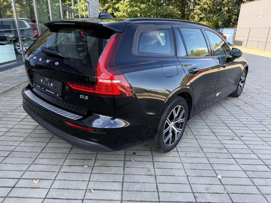 Black Volvo V60 2022 in Kaunas, with an engine capacity of 1.97 L and mileage of 195 thousand km for 16900 €, photo 5 on AUTOMOTO.COM.LV