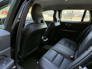 Black Volvo V60 2022 in Kaunas, with an engine capacity of 1.97 L and mileage of 195 thousand km for 16900 €, photo 14 on AUTOMOTO.COM.LV