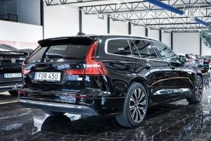 Black Volvo V60 2023 in Kaunas, with an engine capacity of 0.00 L and mileage of 72 thousand km for 35945 €, photo 7 on AUTOMOTO.COM.LV